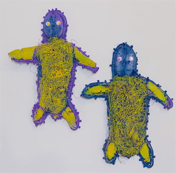 Two Baby Turtles - Ghostnet Sculptures – Pormpuraaw